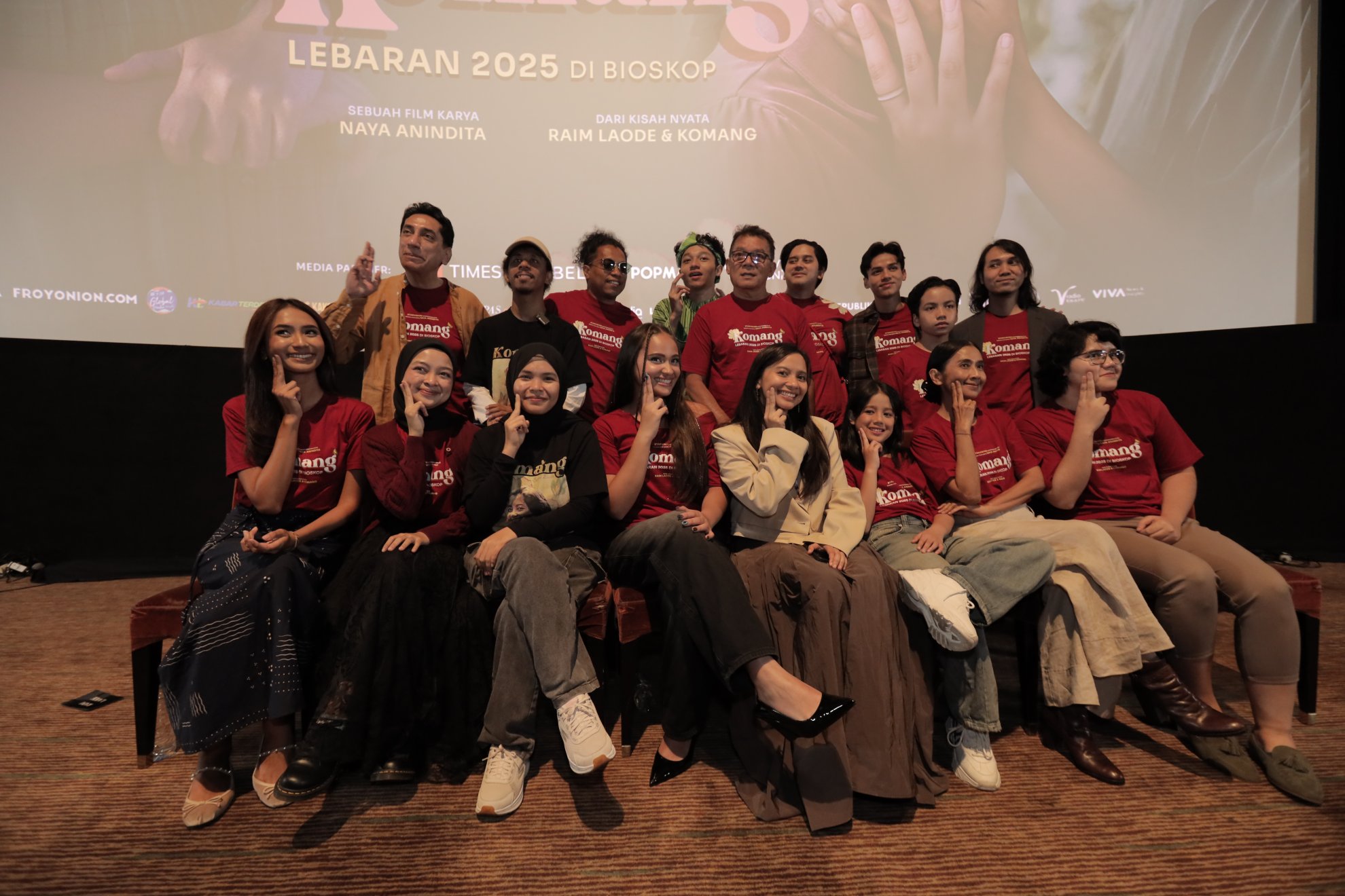 Kisah Romansa Nyata Raim Laode dan Istrinya Dikemas dengan Manis dan Emosional lewat Film 'Komang'